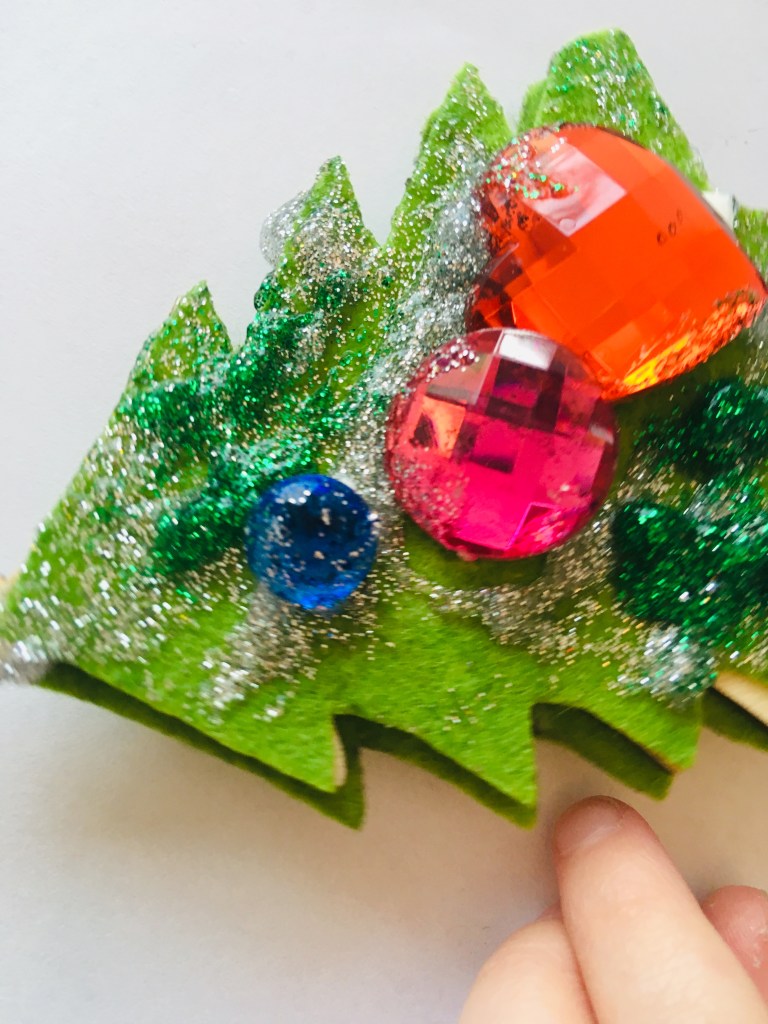 Easy to Make Christmas Tree Decorations for Young Children: Sparkly ...